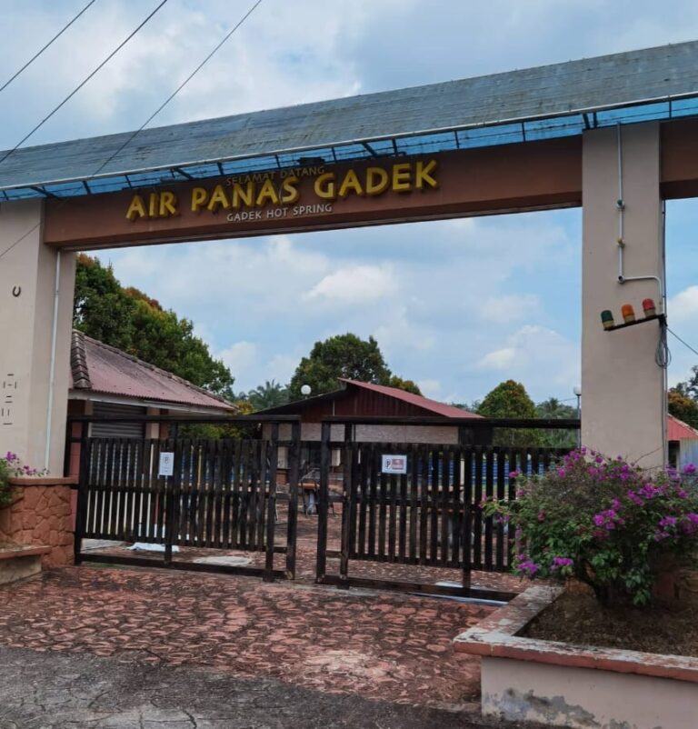 √ KOLAM AIR PANAS GADEK: Review & Harga Tiket 2024